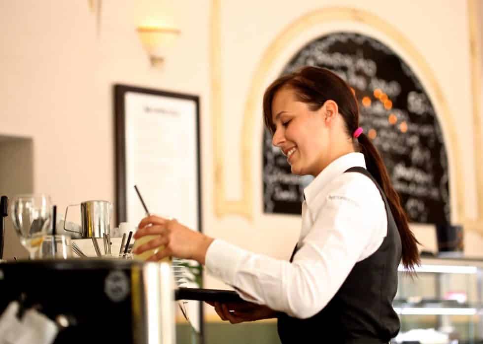 Five Things Waiters Should Avoid | Waiting Tips | Fantasoft